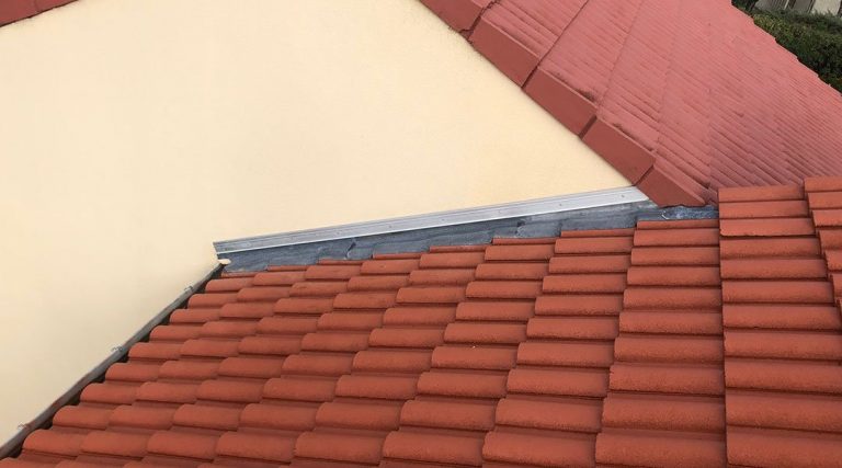 Bande de rive pour toiture : un élément indispensable d’étanchéité